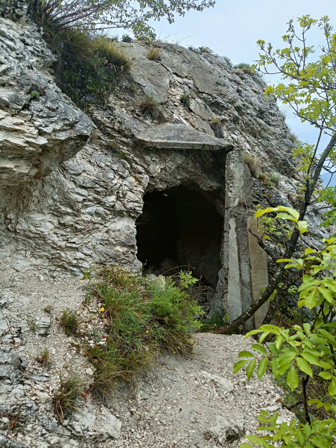 📍 MTB-Tour Richtung Castello di Tenno, Italien 🚴‍♂️ – radical life studios